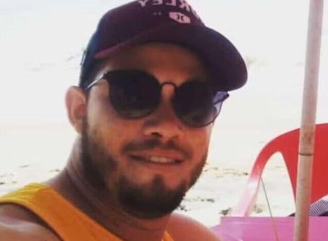 Tristeza: Douglas morreu após cair da escada - Notícias Vitória da ...